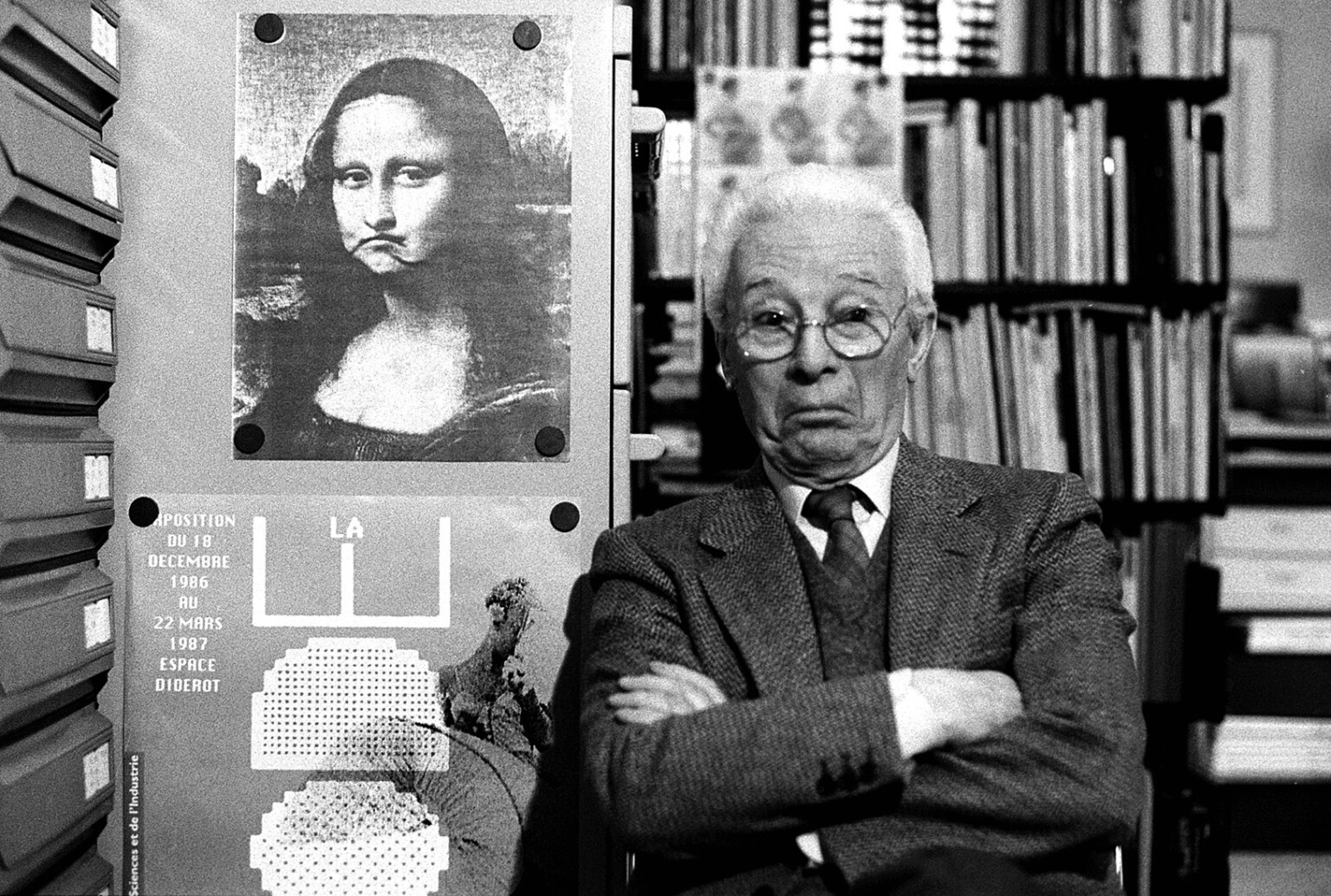 Atto-Bruno-Munari-nel-suo-studio-Milano-1988-©-Isisuf.-Istituto ...