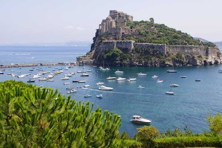 Isola d'Ischia: spiagge, cosa vedere, dove si trova e come arrivare